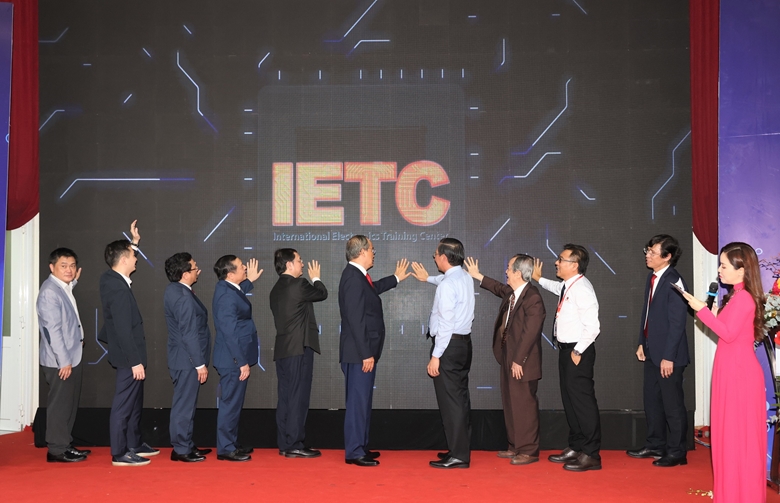 Ra mắt và vận hành Trung tâm Đào tạo Điện tử Quốc tế (IETC) đầu tiên ...