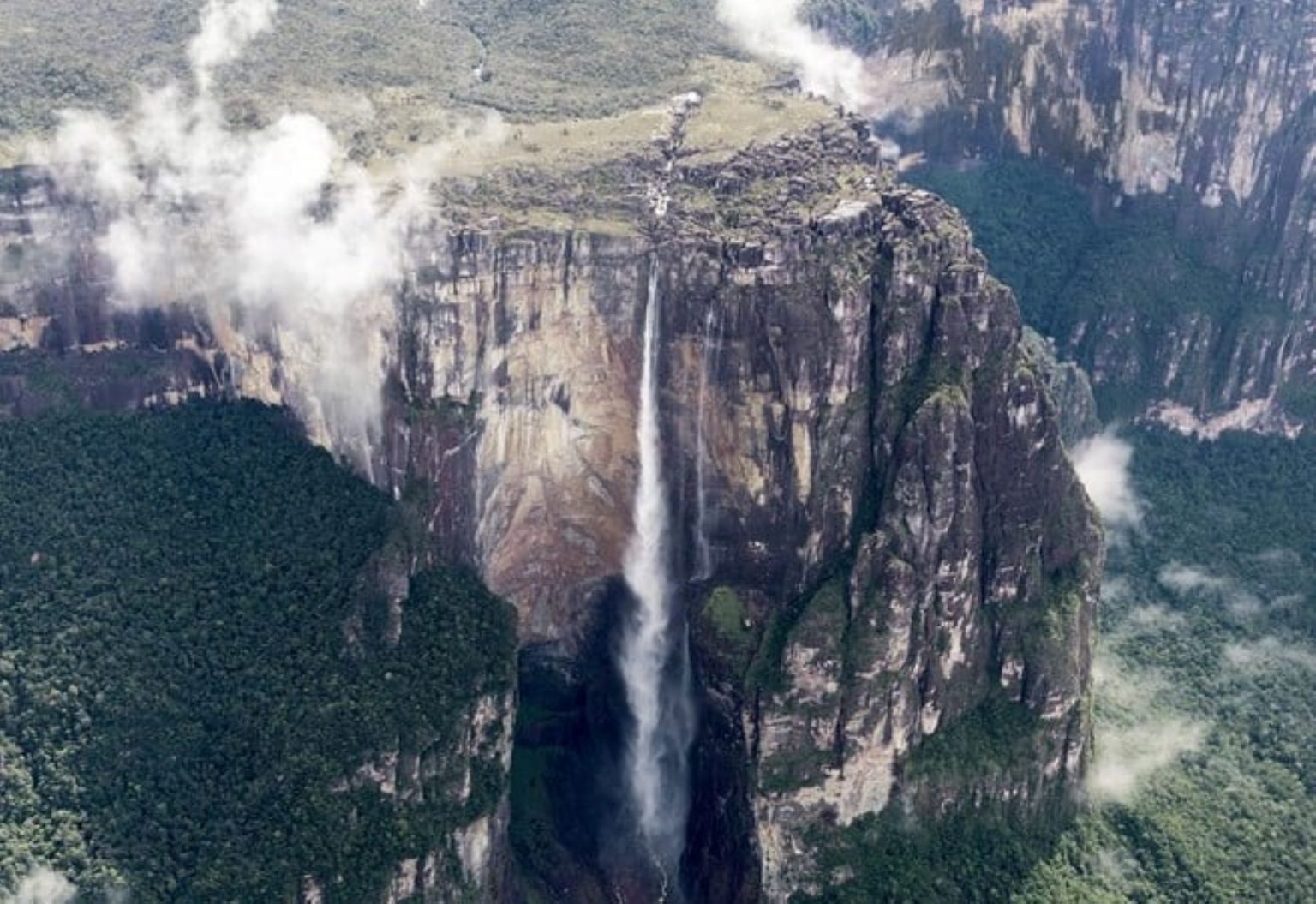 Thác nước Angel đẹp như chốn thiên đường - ASEAN News - Tạp Chí Đông Nam Á