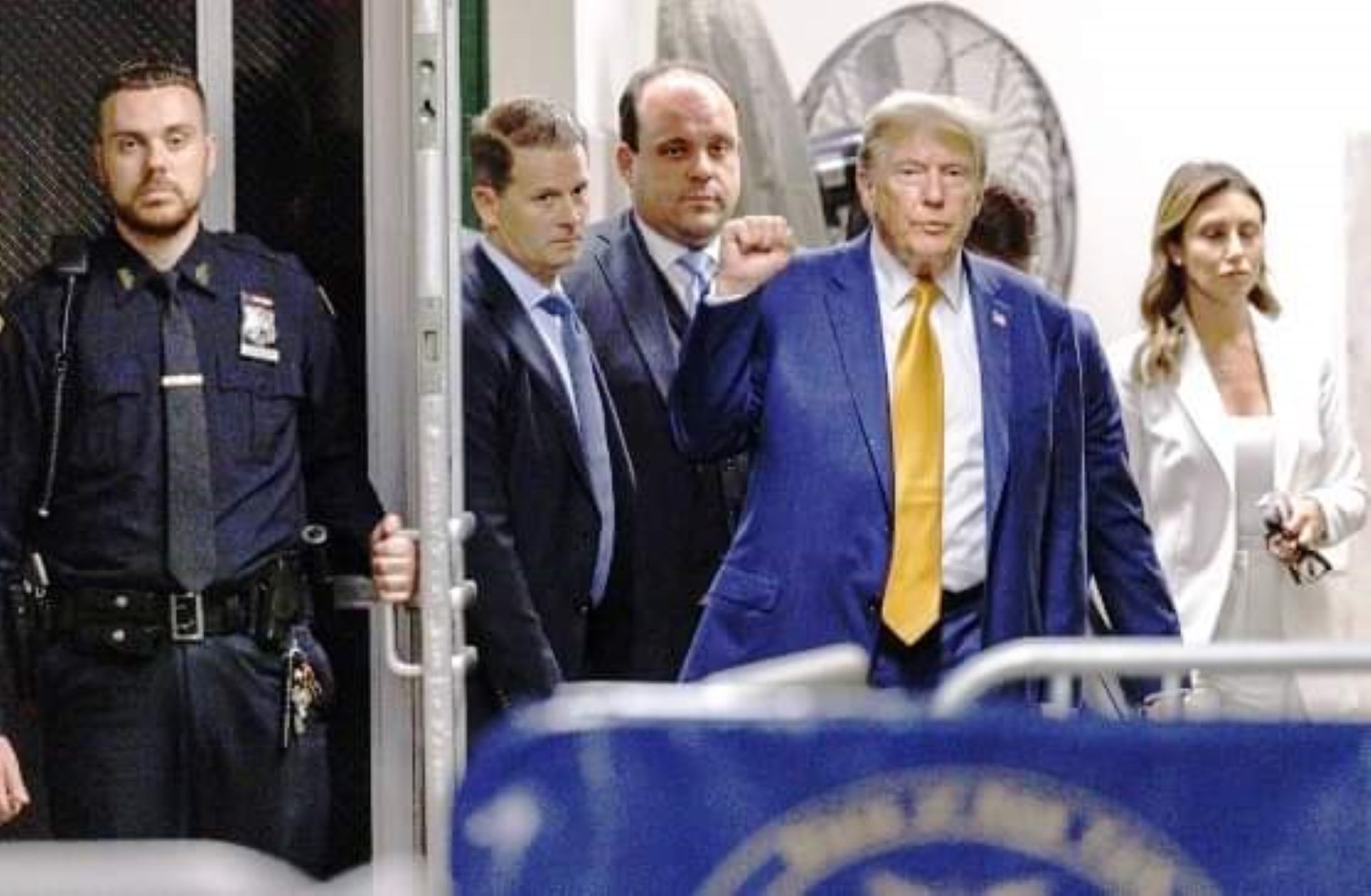 Từng là đảng viên Dân chủ, Gabbard được ông Trump tin tưởng chọn làm ...