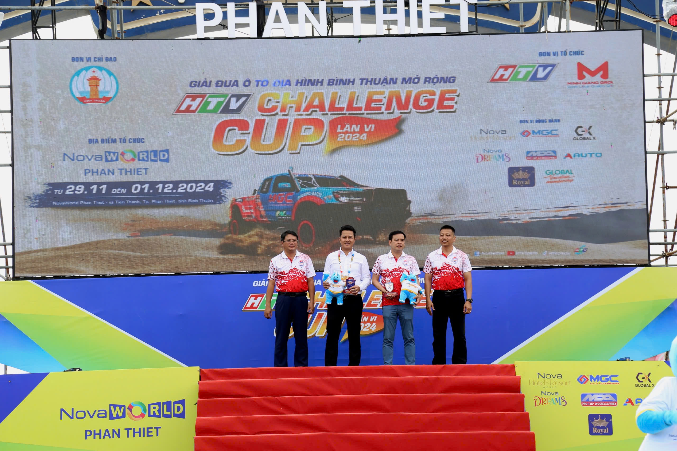 Khai mạc cuộc đua ô tô địa hình Bình Thuận mở rộng HTV Challenger Cup ...